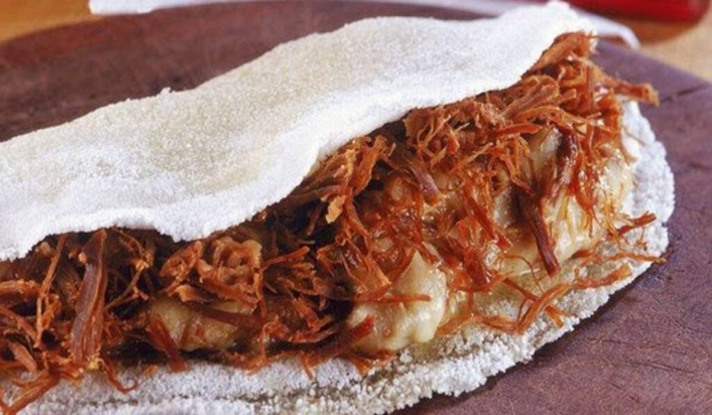 Tapioca com carne seca e queijo delicioso e super fácil para seu café ...